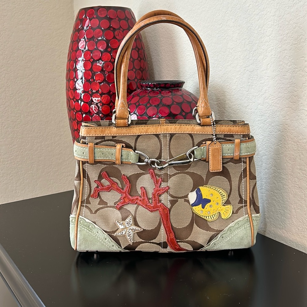 Coach Hampton Limited Edition Fish Appliqu Stachel - Gem